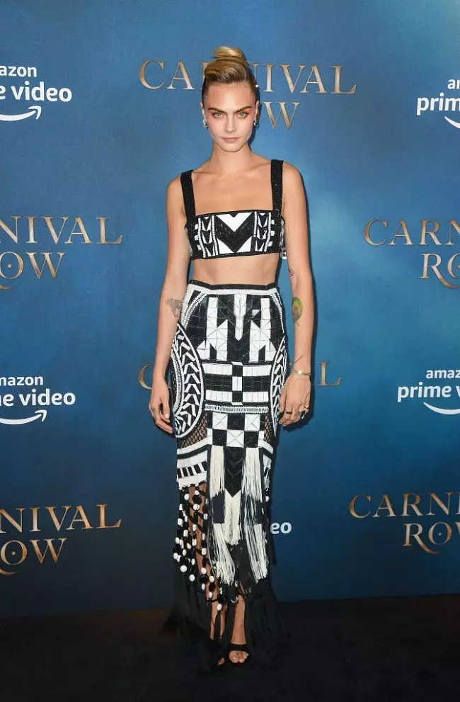 Cara Delevingne á London sýningu Amazon seríunnar „Carnival Row“, 2019 mynd # 3