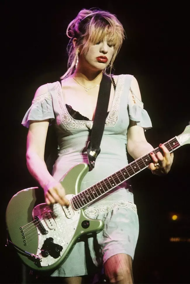 Courtney Love yn y cyngerdd Hole, canol y 1990au llun # 2