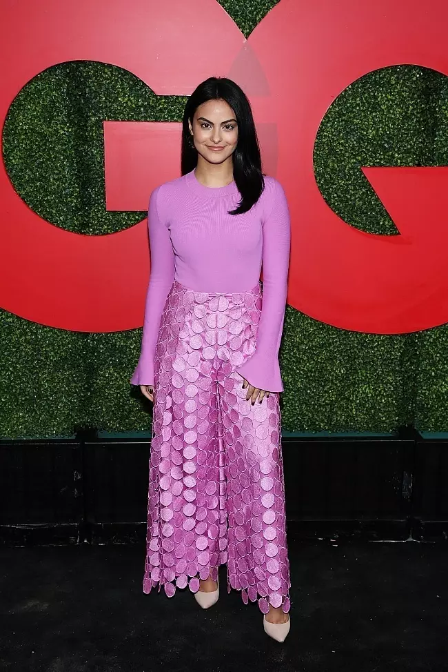 UCamila Mendes eSolace London, isithombe sika-2018 # 9