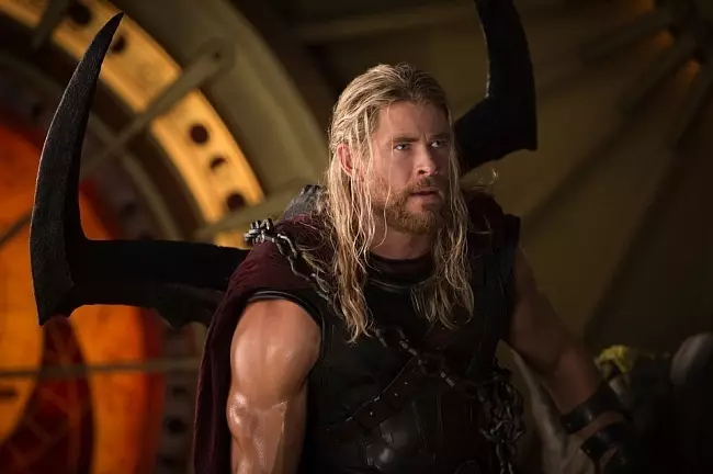 Chris Hemsworth în filmul „Thor: Ragnarok” fotografia # 3