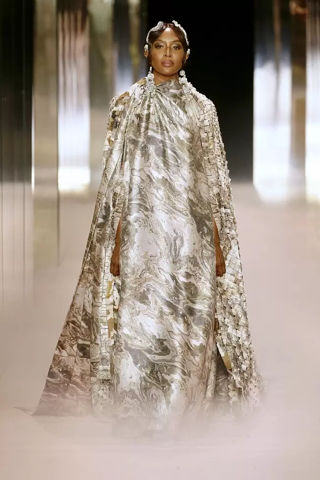 Naomi Kempbell Fendi Haute Couture shousida 2021 yilgi fotosurat №1