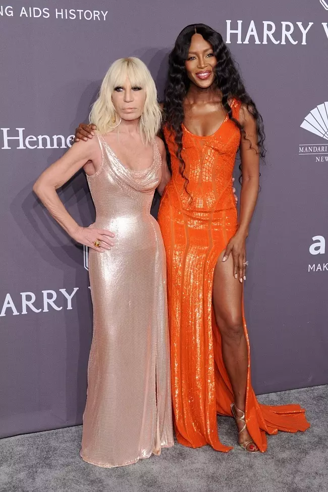 Donatella Versace og Naomi Campbell, 2017 bilde #10