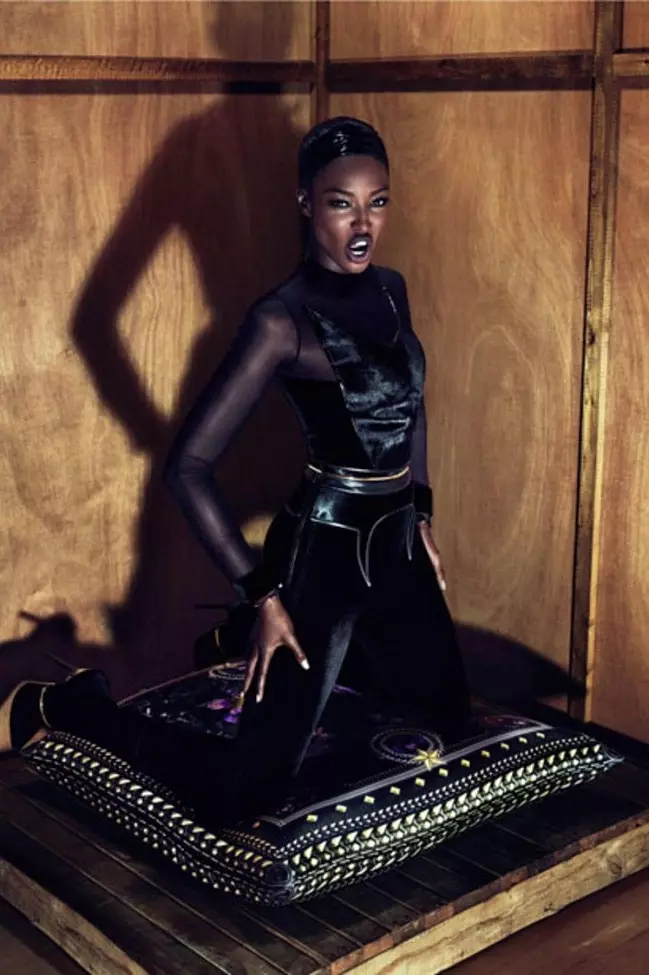 Naomi Campbell i Givenchy-reklamekampanjen, 2011-bilde nr. 18