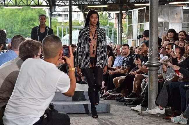 Naomi Campbell på Givenchy Haute Couture-showet, 2015 bilde nr. 19