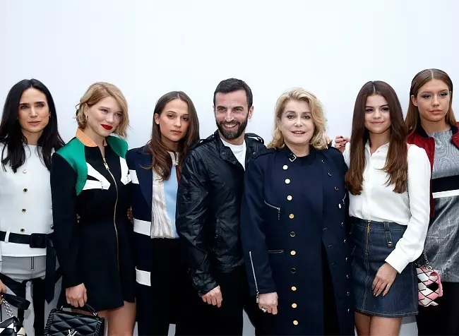 Jennifer Connelly, Lea Seydoux, Alicia Vikander, Nicolas Ghesquière, Catherine Deneuve, Selena Gomez, Adele Exarchopoulos a nunin hunturu-hunturu na Louis Vuitton 2016/17 a Paris, Maris 2016 hoto # 11