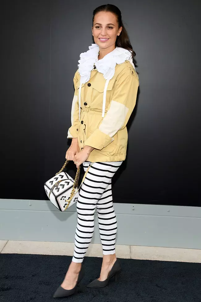 Alicia Vikander sa Louis Vuitton spring-summer 2020 show sa Paris, Oktubre 2019 litrato # 8