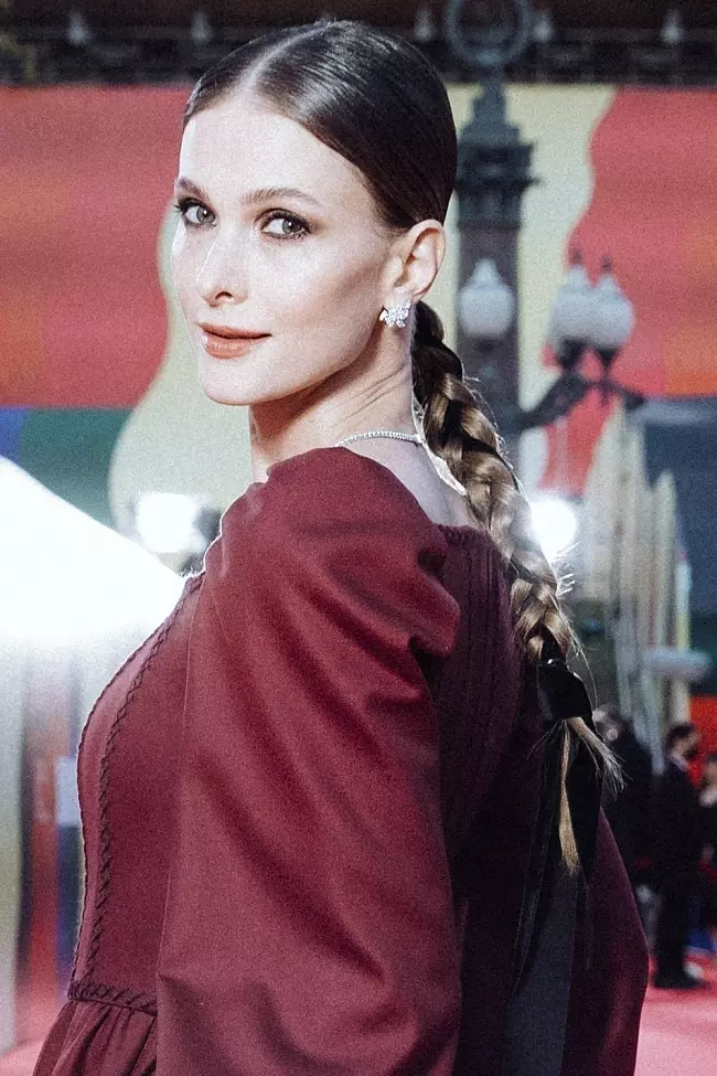 Svetlana Ivanova wearing Mercury earrings and necklace from the Classic collection photo # 4