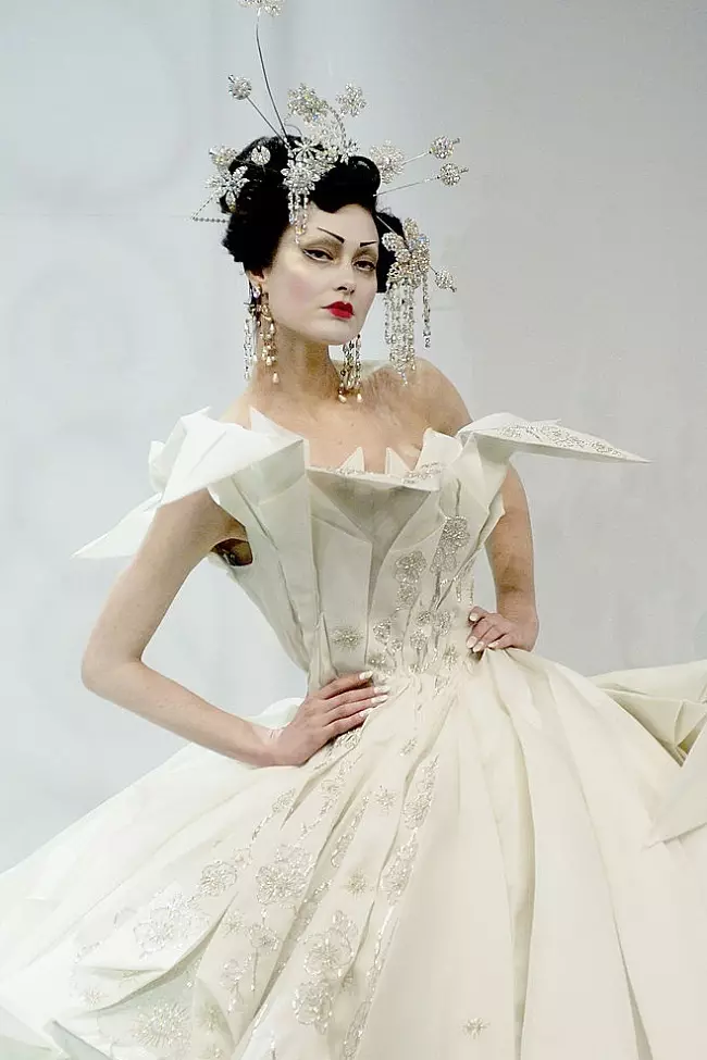 Shalom Harlow ၏နောက်ဆုံးရှိုးတွင် Christian Dior Couture Spring-Summer 2007 ဓာတ်ပုံ #5