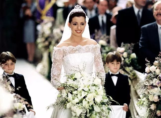 Anne Hathaway an The Princess Diaries 2: How To Become A Queen, 2004 Foto # 1