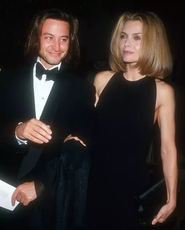 Dialann Cuimhneacháin: Michelle Pfeiffer Nuair a Sábhálfar Grianghraf Lizard Breoite Fisher Stevens # 1