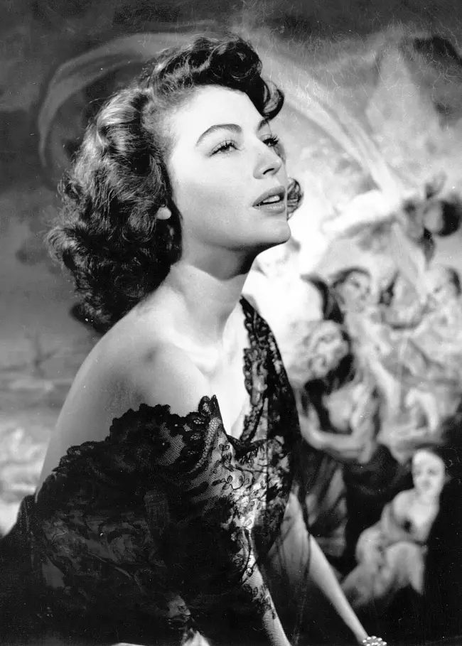 Ava Gardner és más, az 50-es évek hollywoodi istennője, akiknek még mindig nincs egyenlő fotója # 1