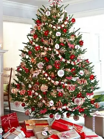 10 formas de decorar un árbol de Navidad para el Año Nuevo (no es demasiado tarde) foto # 24