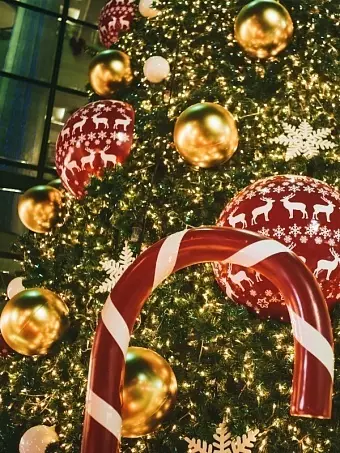 10 formas de decorar un árbol de Navidad para el Año Nuevo (no es demasiado tarde) foto # 33