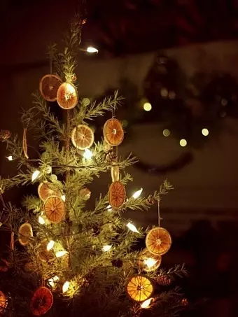 10 cách trang trí cây thông Noel đón năm mới (không quá muộn) ảnh # 9