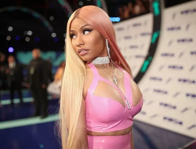 Zvishongo Zvishongo zveZuva: Nicki Minaj paMTV VMA Mufananidzo # 5