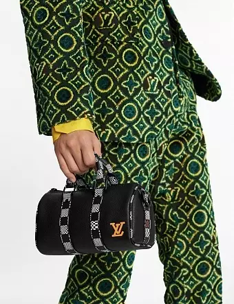 Gipagawas sa Louis Vuitton ang Bag-ong XS nga mga Handbag nga Litrato # 4