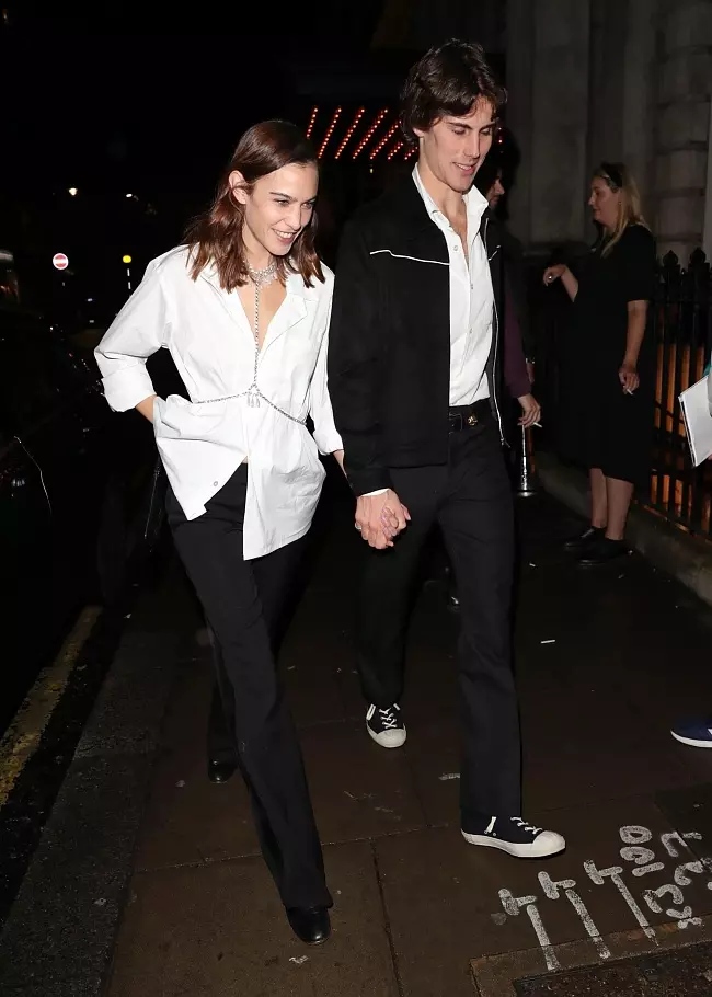 Look dei gioielli del giorno: Alexa Chung durante la foto n. 2 della London Men's Fashion Week