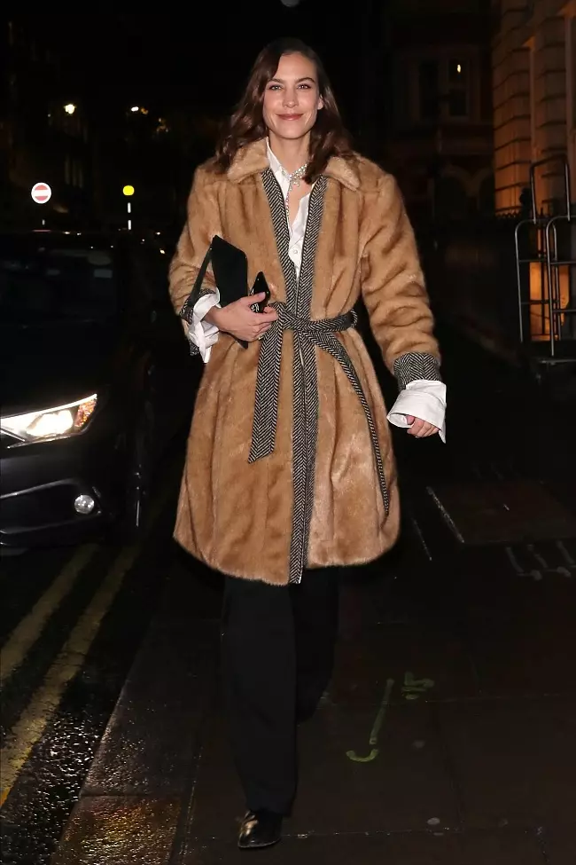 Look dei gioielli del giorno: Alexa Chung durante la foto n. 3 della London Men's Fashion Week