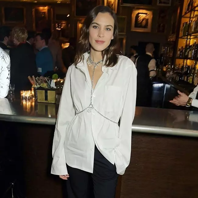 Look dei gioielli del giorno: Alexa Chung durante la foto n. 4 della London Men's Fashion Week