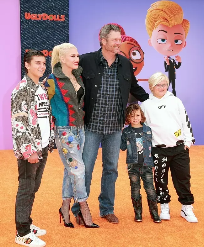 Hadithi ya mapenzi ya Gwen Stefani na Blake Shelton picha # 2