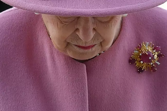 Royal jewels: the first exit of Elizabeth II after quarantine photo No. 3