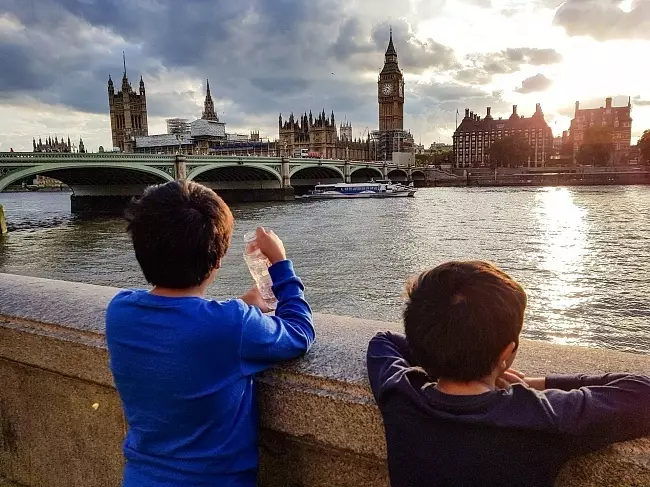 Relación con un extranjero: ¿los británicos regalan flores, por qué no pagan por una niña y cómo crían a los niños? Foto № 4