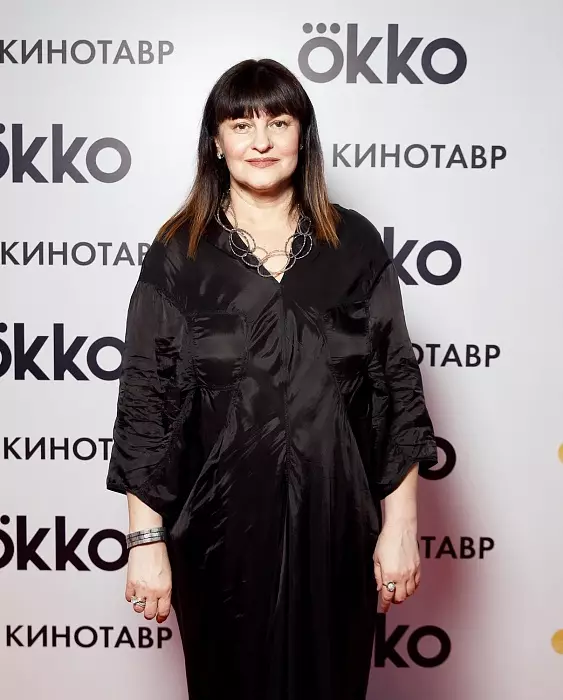 Director de program al „Kinotavr” Sitora Aliyeva (imaginea a fost pregătită de maeștrii Wella Professionals și Max Factor) fotografia # 6