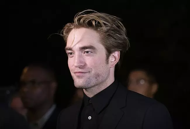 Robert Pattinson ล้มป่วยด้วย coronavirus - และขัดขวางการยิงของ 