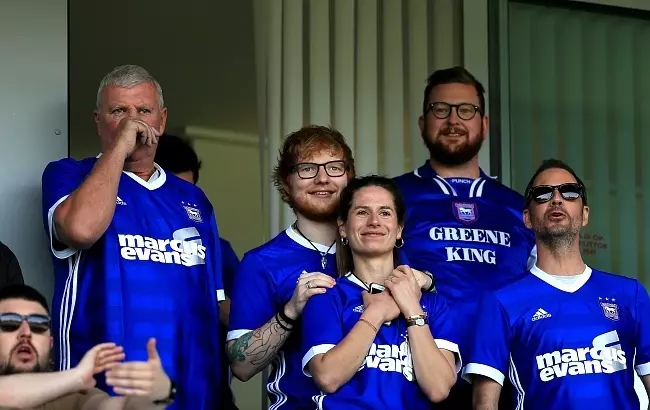 Tháinig Ed Sheeran agus a bhean Cherry Seaborn chun bheith ina dtuismitheoirí den chéad uair grianghraf # 1