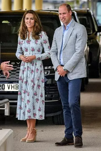 Imej hari itu: Kate Middleton dalam pakaian paling musim panas dengan foto cetakan bunga # 1