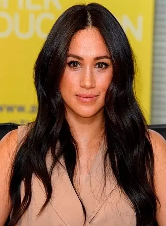 Shiny hair and not a single wrinkle: what Meghan Markle does to herself photo number 2