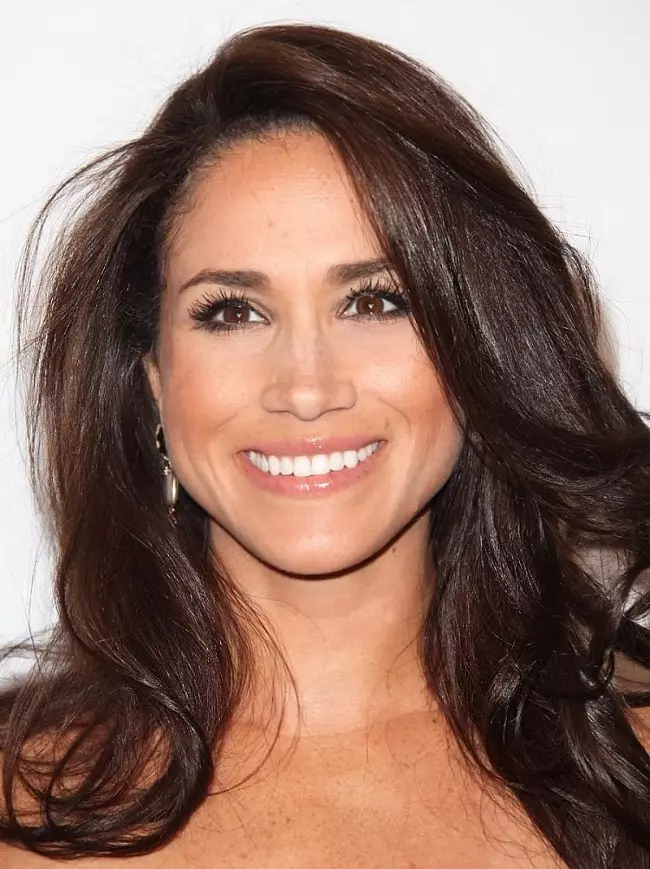 Shiny hair and not a single wrinkle: what Meghan Markle does to herself photo number 3