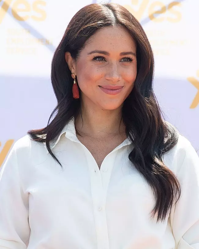 Skinnende hår og ikke en eneste rynke: hvad Meghan Markle gør ved sig selv foto nummer 4