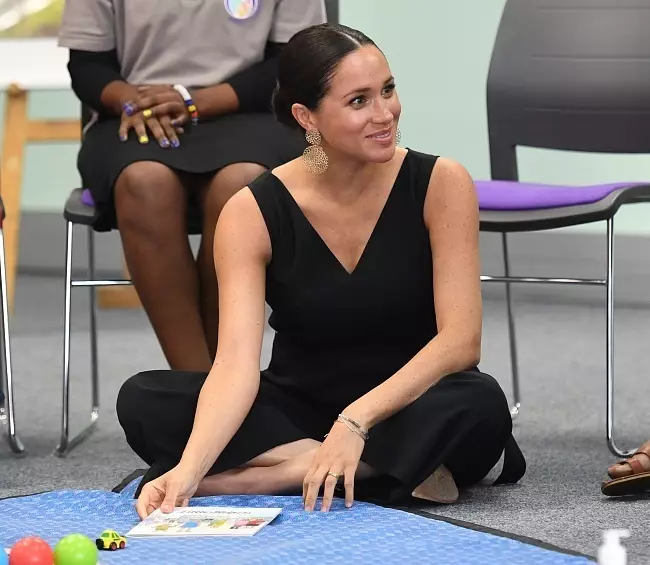 Irun didan kii ṣe wrinkle kan: kini Meghan Markle ṣe si ararẹ Fọto # 6