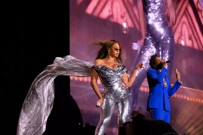 Diva dị ebube: onyonyo kachasị mma nke Beyonce n'oge foto On Run II Tour # 1