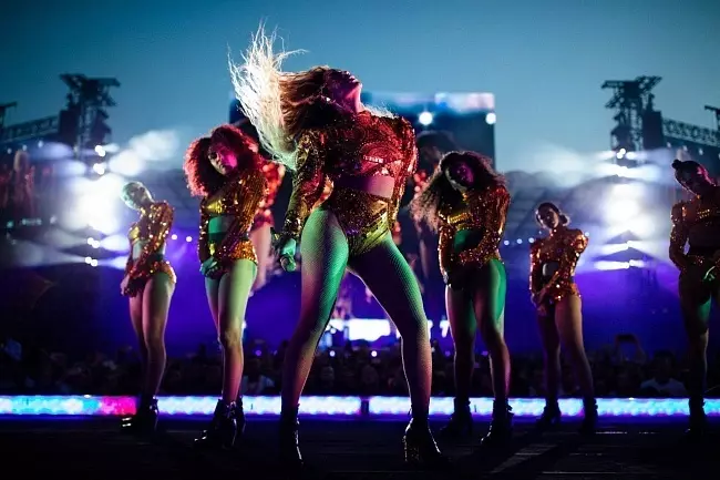 Diva ofoofogia: o ata sili ona lelei o Beyoncé i le taimi o le On the Run II Tour photo #17