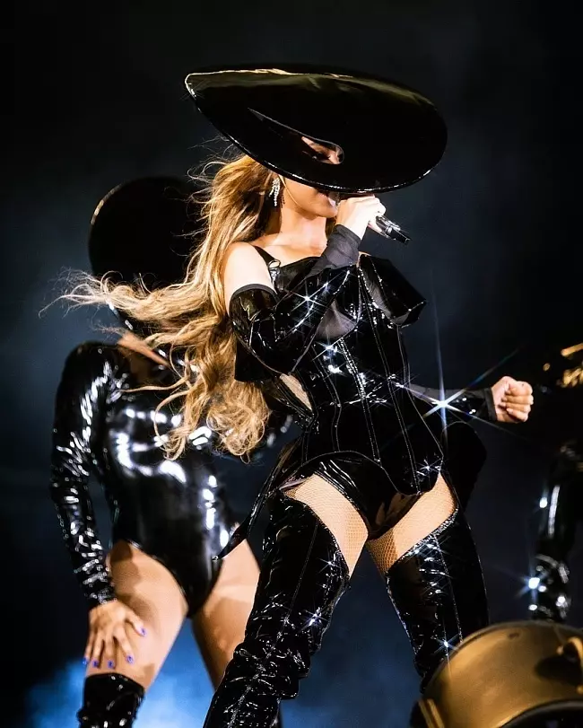 Diva ofoofogia: o ata sili ona lelei o Beyoncé i le taimi o le On the Run II Tour photo #6