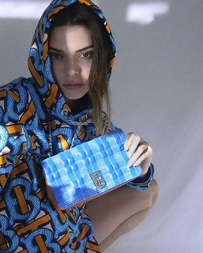 Kendall Jenner nintwari ya Burberry nshya yo kwiyamamaza kwizuba # 6