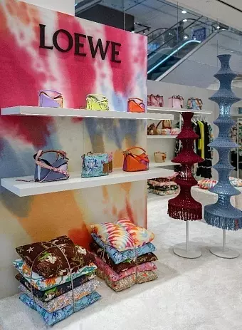 Fotografia Loewe Paula Ibiza 2020 #2 bola otvorená v TSUM