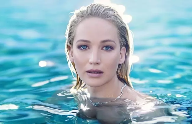 Na avea Jennifer Lawrence ma foliga o le manogi fou Dior Joy ata # 1