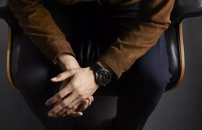 TAG Heuer gosiri ọgbọ ọhụrụ nke smartwatch (vidiyo) foto # 1