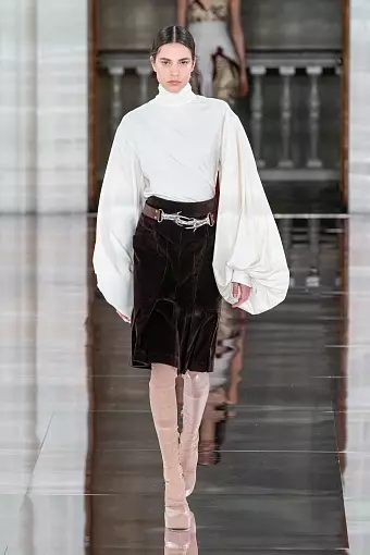 Nije it-skuon en power dressing: hoe wie de Victoria Beckham hjerst-winter 2020/21 moadeshow foto # 11