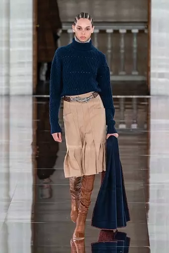 Nije it-skuon en power dressing: hoe wie de Victoria Beckham hjerst-winter 2020/21 moadeshow foto # 2