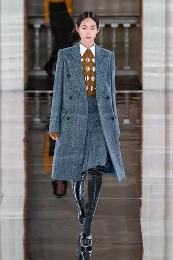 Nije it-skuon en power dressing: hoe wie de Victoria Beckham hjerst-winter 2020/21 moadeshow foto # 4