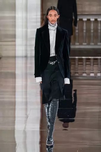 Nije it-skuon en power dressing: hoe wie de Victoria Beckham hjerst-winter 2020/21 moadeshow foto # 9