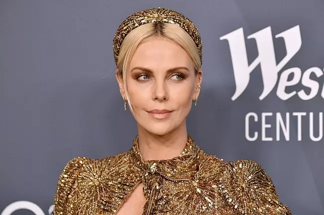 Charlize Theron gewinnt den Costume Guild Award für die Aufmerksamkeit aller, Foto Nr. 1