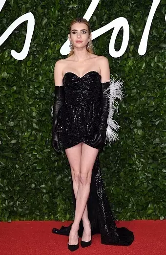 Emma Roberts com o vestido The Attico e joias Bvlgari, foto # 15