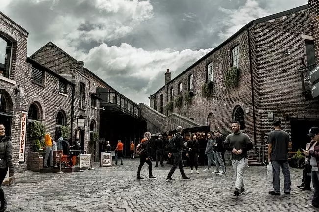 Guy Ritchie Vacation: A Journey to the Filming Locations of Cult Films foto # 1