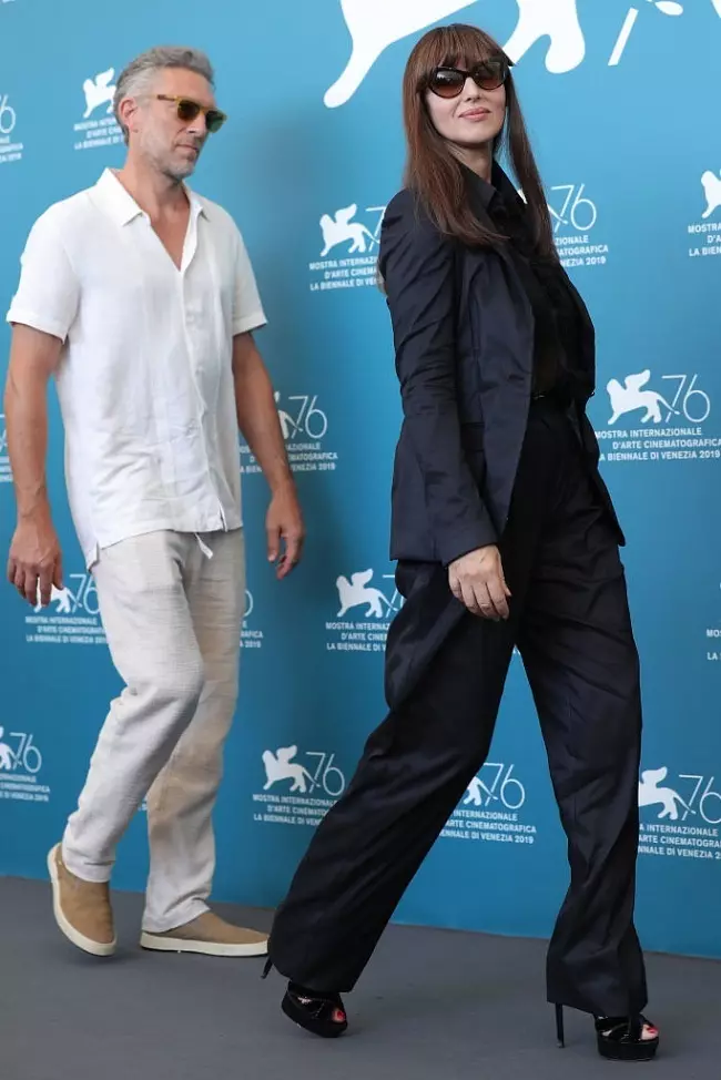 Monica Bellucci lan Vincent Cassel mlaku ing karpet abang kanggo pisanan sawise foto pegatan # 1