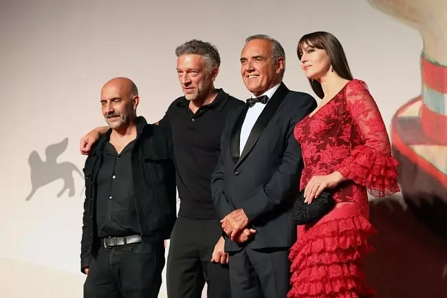 Monica Bellucci dhe Vincent Cassel kaluan në tapetin e kuq për herë të parë pas fotos së divorcit numër 4